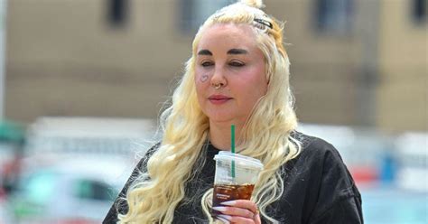Amanda Bynes Not Engaged Despite Wearing Flashy Bling On Ring Finger