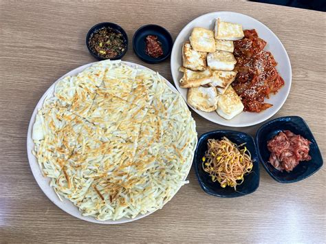 핫플레이스 막걸리 한 잔 절로 생각나는 두부요리 맛집 등산로 주변에 유독 많은