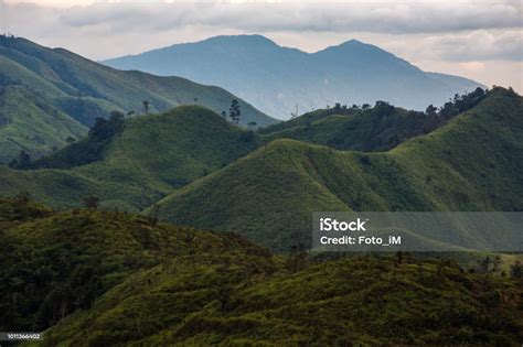 태국 칸 차나 부리에서 의 서쪽에 산 범위에서 아름 다운 석양 0명에 대한 스톡 사진 및 기타 이미지 0명 Association Of Southeast Asian