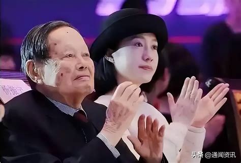 杨振宁与妻子合照爆火，102岁仍笑容满面，翁帆胖出“幸福感”！ 生活 争议 杜致礼