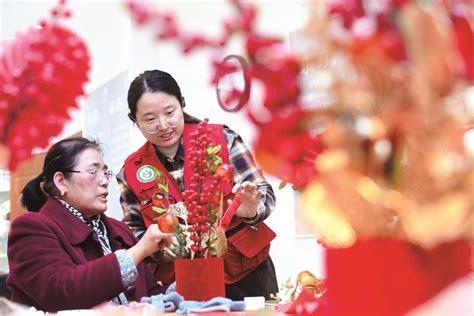 巧手做福桶 欢喜迎元旦