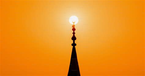 태양과 모스크 미나렛의 실루엣이 있는 붉은 일몰 사진 Unsplash의 사우디아라비아 이미지