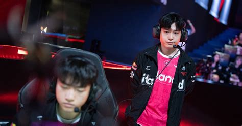 [포토] T1 임재현 감독대행 케리아 잘하나 보자