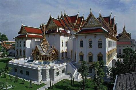 พระที่นั่งบรมราชสถิตยมโหฬาร