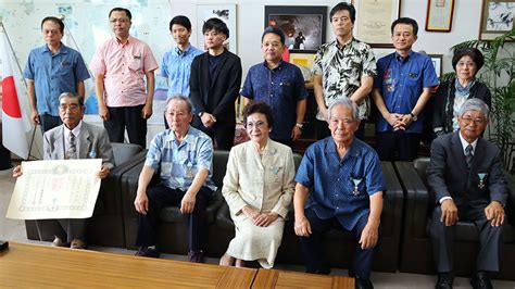 元校長らに叙勲 教育長に受章報告