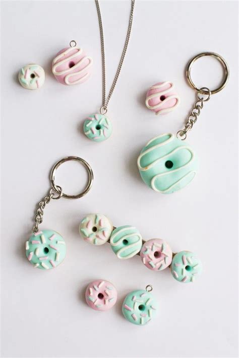 Diy Donuts Av Lera Mitt Bidrag Till Monthly Makers Tema Miniatyr Diy Fimo Clay Keychain