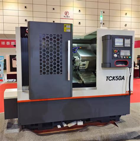 Horizontal Metal Turning Slant Bed CNC Lathe Machine Tck50A Horizontal Metal Turning And