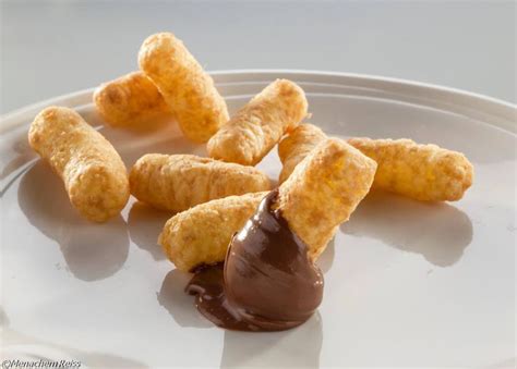 Menachem Reiss קצת שוקולד השחר העולה נותן טעם לארוחה שלמה — With Rinat Jan Rozenfeld Ofer