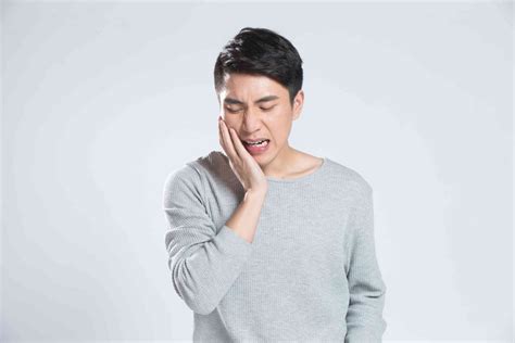 青年男人牙疼 包图企业站