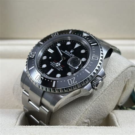 ROLEX SEA DWELLER SINGLE RED REF 126600 FULL SET Singapura Watches