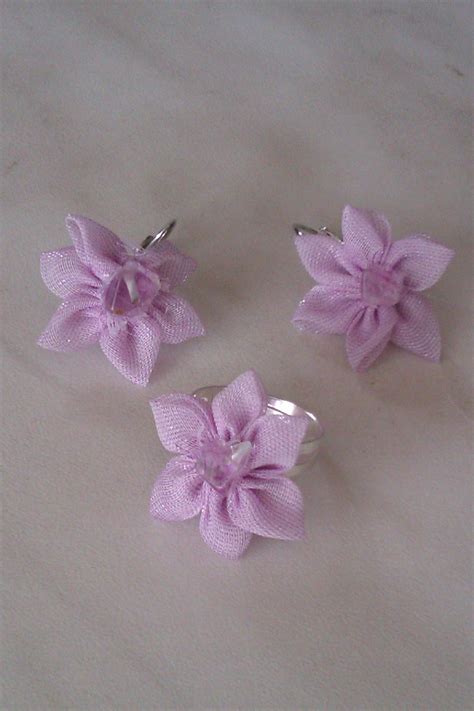 Обеци и пръстен с ръчно изработени цветя от плат