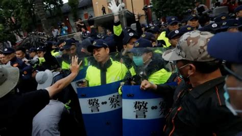 “八百壮士”激烈抗争 台湾军人年改为何起争议？ Bbc News 中文