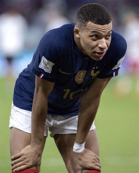 Pin By ศิริรัตน์ แสงศักดิ์ On Mbappe Soccer Players French Football Players Kylian Mbappé