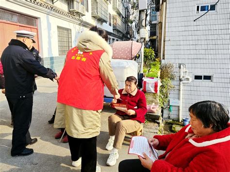 志愿服务清楼道 安全隐患共消除 湖北日报新闻客户端