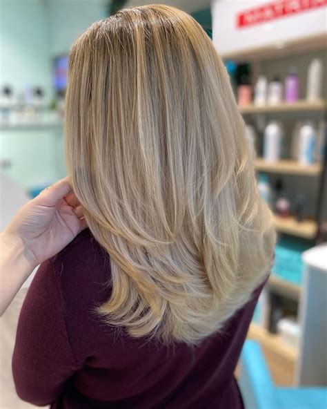 Стрижки на длинные волосы Стрижка Стрижка слоями Прически