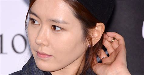 포토엔 손예진 모자가 자꾸 신경쓰여