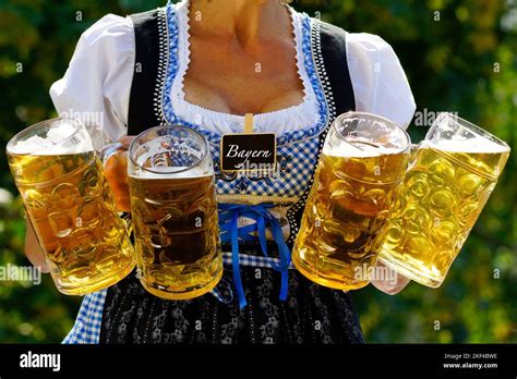 Vollbusige Frau Hi Res Stock Photography And Images Alamy