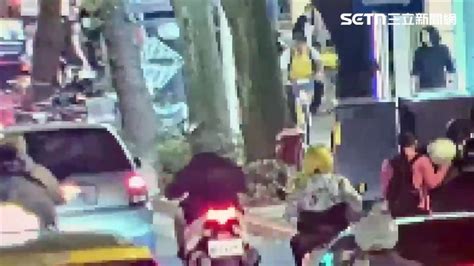 路人急閃避！北市大樓磁磚掉落 人行道全是碎片、水泥 社會 三立新聞網 Setncom