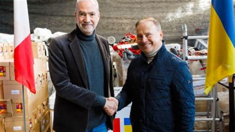 «Корабель для України Французький посол доправив до Харкова понад 100