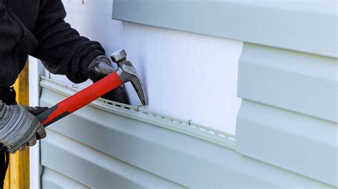 How To Safely Remove Vinyl Siding