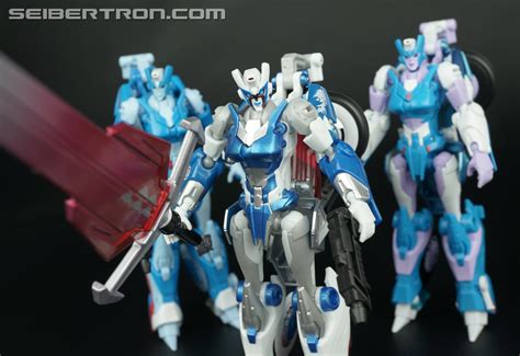 Transformers Comic Con Exclusives Combiner Hunters Chromia Toy Gallery