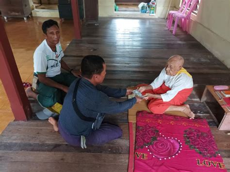 သူငယ့်ချောင်ကျေးရွာအုပ်စုတွင် အသက် ၈၅ နှစ်အထက် သက်ကြီးဘိုးဘွားများအား လူမှုရေးပင်စင်ထောက်ပံ့ငွေမ