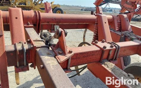 White 426 21 Folding Chisel Plow Agriculture Bigiron White 426 21 Folding Chisel Plow Agriculture Bigiron