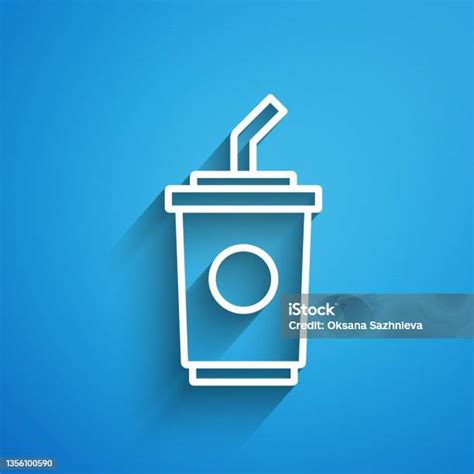 흰색 줄 종이 유리 는 파란색 배경에 고립 된 마시는 빨대와 물 아이콘 소다 음료 유리 신선한 차가운 음료 기호 긴 그림자 벡터