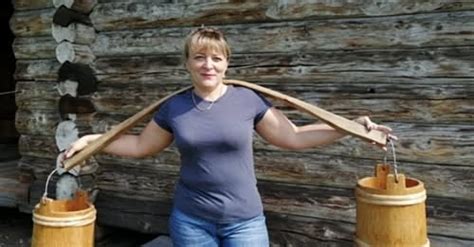 Аз съм богат човек и само няколко дни след като се ожених за едно селско момиче се прибрах