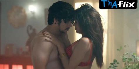 Palak Singh Sexy Scene In Matki Part 2