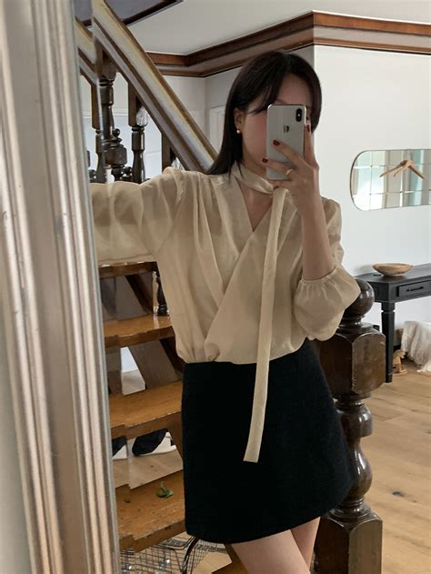 프렌치오브 Made하객룩 벨 새틴 랩 타이 가을 블라우스 3color