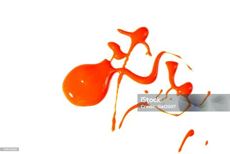 흰색 배경에 오렌지 바니시 방울 매니큐어 페디큐어 및 셀프 케어 젖은 방울 러시아에 대한 스톡 사진 및 기타 이미지 러시아 메이크업 화장품 반짝이 Istock