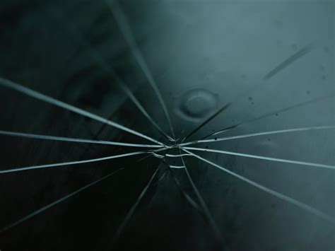 Ремонт трещин и сколов на лобовом стекле | Автостекло СПб