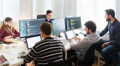 Cots Vs Custom Software Development Comparison Simpat Tech