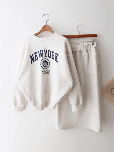 포근기모꾸안꾸set New York 뉴욕 레터링 포인트 루즈핏 기모맨투맨 티셔츠 밴딩 뒤트임 롱스커트 치마세트 겨울 데일리 홈웨어 원마일룩 코디셋업 에이블리