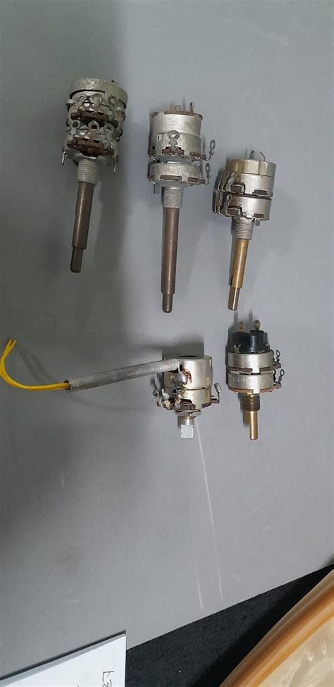 소리전자 스위치 겸 2채널 미사용 볼륨4개 중고 모노 1개