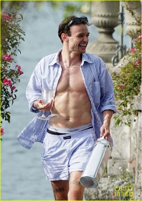 Thomas Doherty Goes Shirtless While Enjoying A Lake Como Vacation