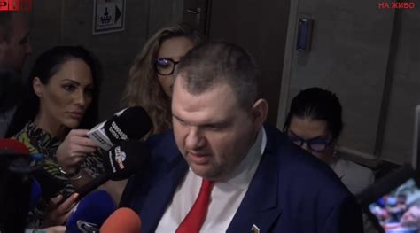 ПЪРВО В ПИК Tv Пеевски Даниел Митов не трябва да подава оставка а партията на пуделите да