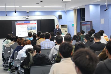 校长刘文锴为乌拉尔学院2022级测绘工程专业新生上测绘学概论第一课 乌拉尔学院