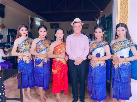 Khmer Girls In Tra Vinh