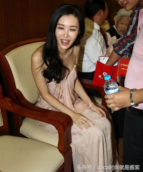 田朴珺出席活動近照曝光，真實身材嚇人，網友：王石受得了嗎？ 每日頭條