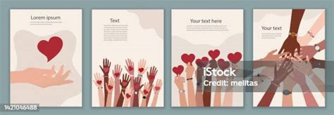 전단지 자원 봉사 다양성 사람들의 그룹으로 커버 편집 가능한 포스터 템플릿 그들의 손에 심장을 들고 손을 들어라 자선 연대 기부 커뮤니티 원에 손을 얹는다 Ngo 자원봉사에