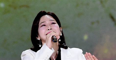 윤지영 아나운서 가요무대에서 열창