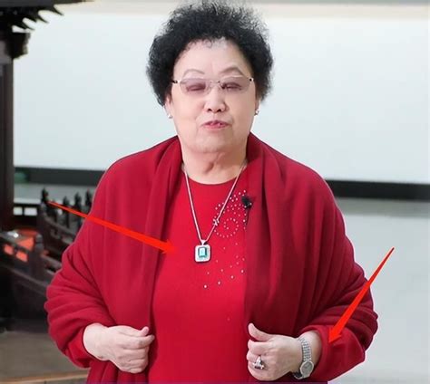 陈丽华现身支持迟重瑞！一身珠宝能买一套房，评论区低调“炫富” 哔哩哔哩
