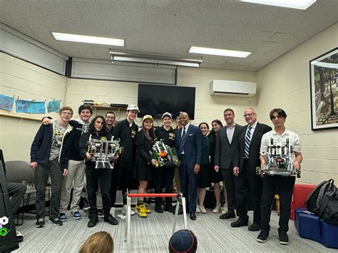 Sar Robotics Teams Attend Robotics Demonstration The Jewish Link