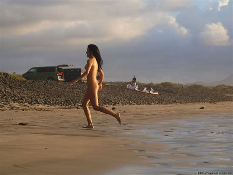 Young Girls Outdoors Flash In Public Body Demonstration Page 1276 Intporn Forums