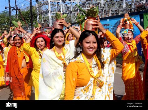 Bhopal India S Madhya Pradesh State 8th Mar 2024 Hindu Devotees Participate In A Celebration