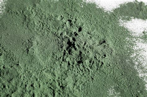 천연 첨가물과 슈퍼 푸드 흰색 배경에 녹색 스피루리나 조류 분말 건강한 라이프 스타일 개념 유기농 식품 복사 공간 가루로 빻은에 대한 스톡 사진 및 기타 이미지 Istock