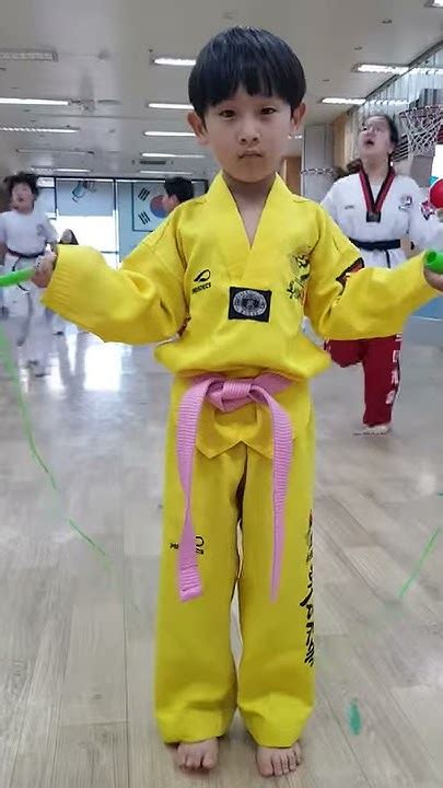 환희 줄넘기 하는 모습 입니다 Youtube