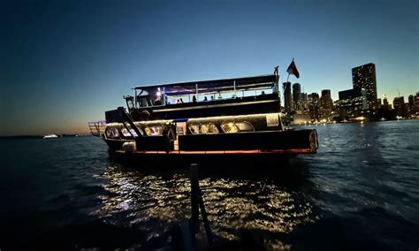 Toronto Breeze Yacht Rental — Canada Topless Waitresses